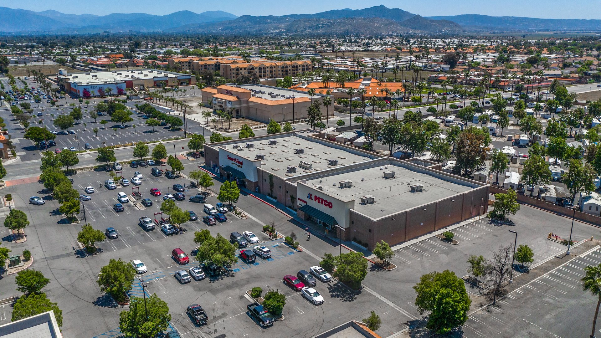 Smart & Final Extra/Hemet, California